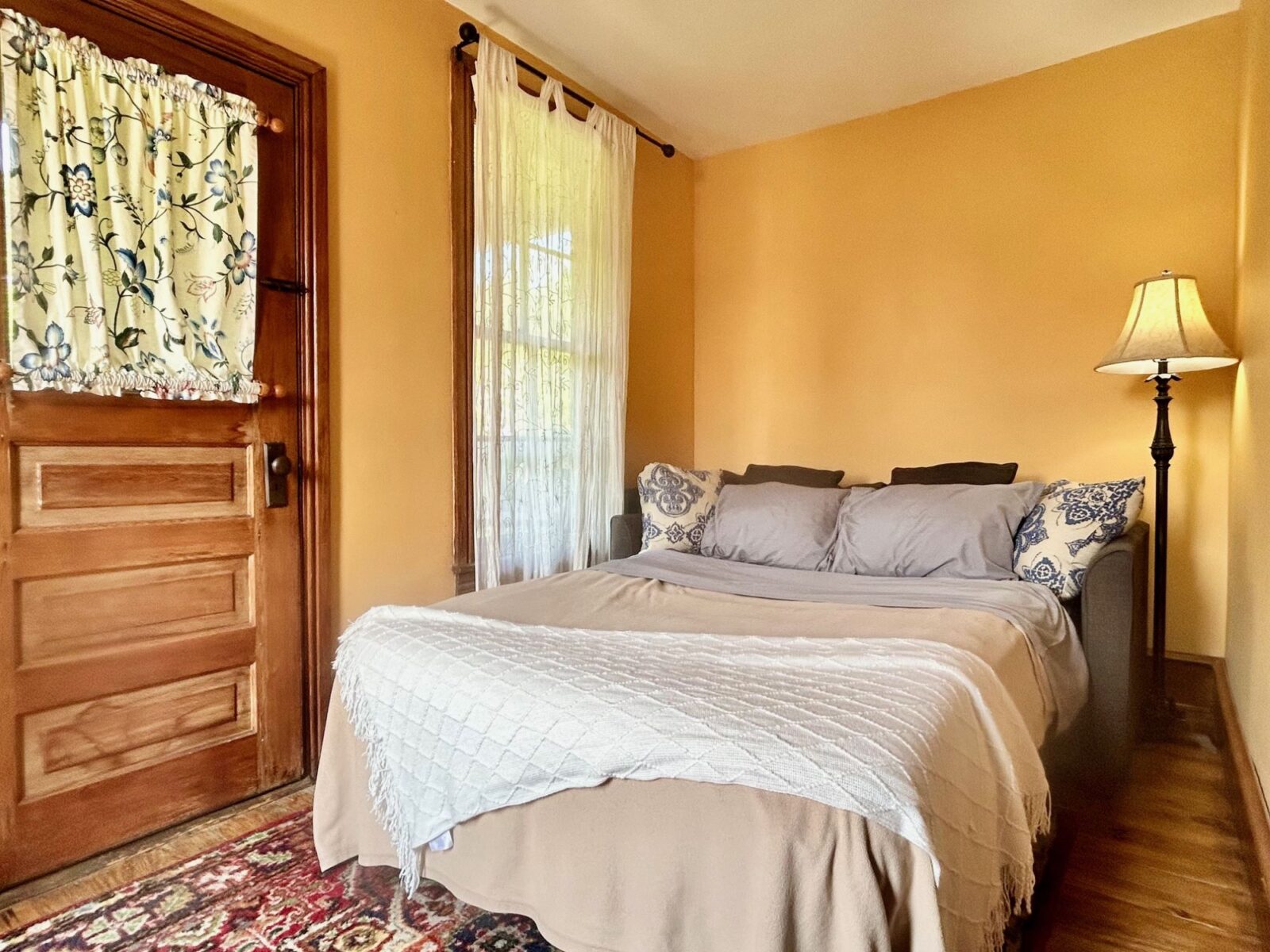 Adamstown PA lodging at the Amethyst Inn Bed and Breakfast